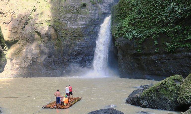 Pagsanjan Falls - Shooting the Rapids & Boodle Fight